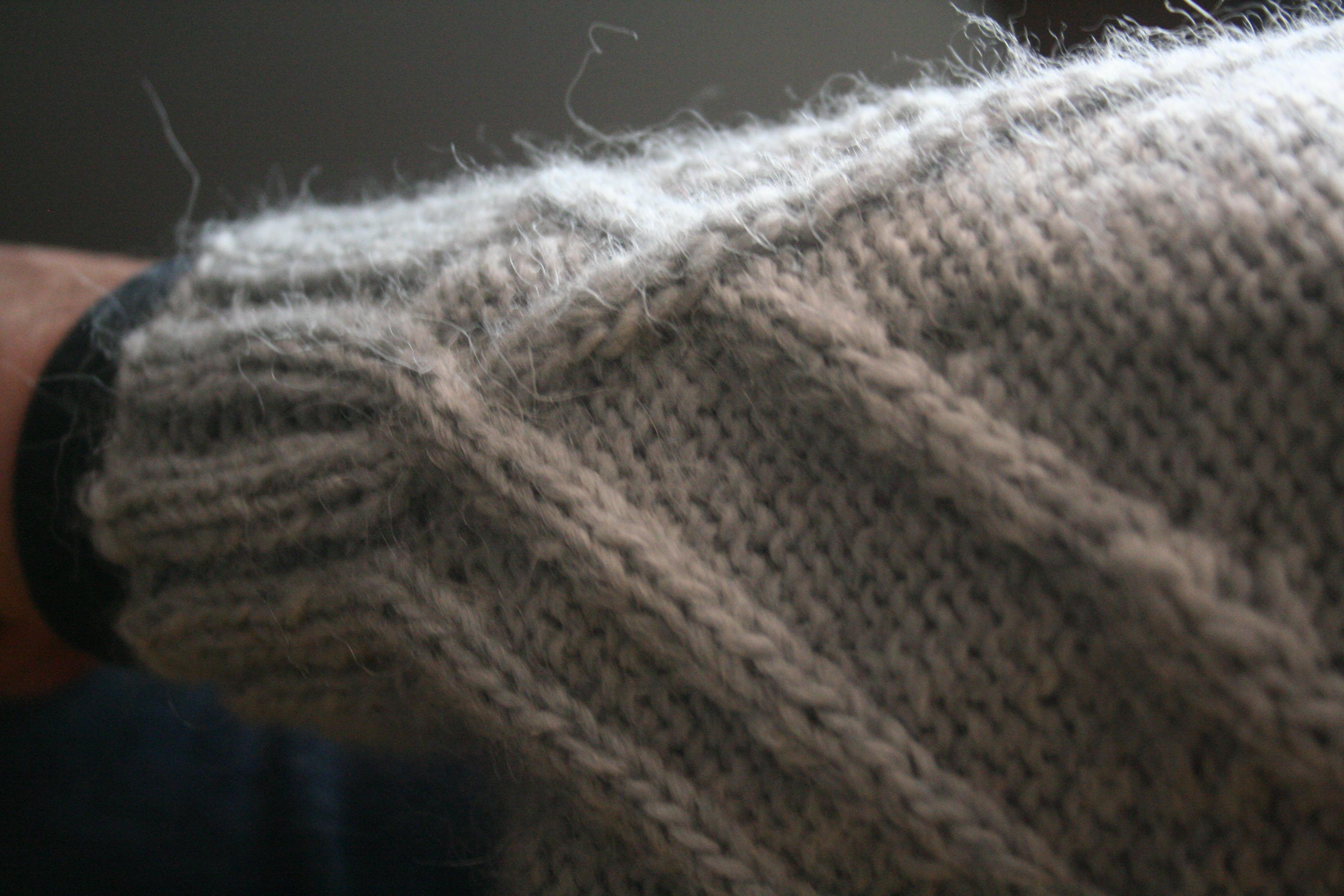 EVITARE che il maglione perda peli in 8 Facili passi