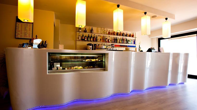 Qual è l'altezza ideale di un tavolo da pranzo - 6 passi